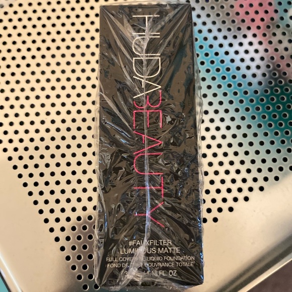 HUDA BEAUTY | Makeup | New In Box Huda Beauty Tres Leches | Poshmark